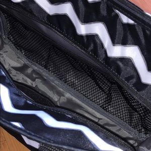 thirty-one | Bags | Nwot Thirtyone True Beauty Bag Set Black Chevron ...